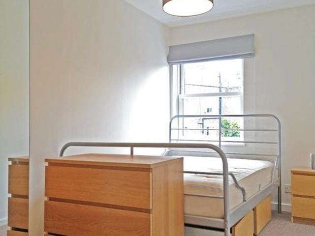 Apartment at Crescent Lane, Greater London