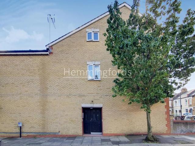 Apartment at Crescent Road, Greater London