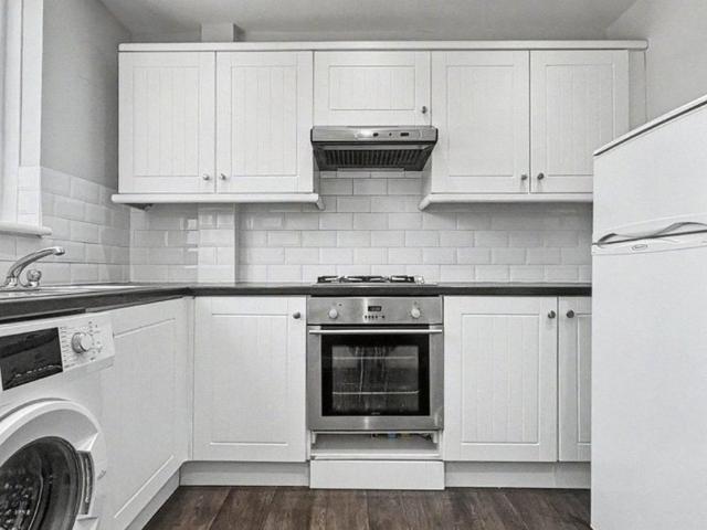 Apartment at Crescent Way, Greater London