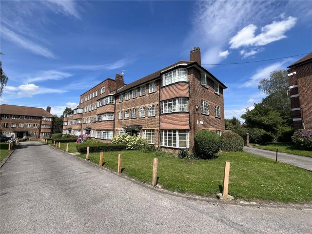 Apartment at Cresta Court, Greater London