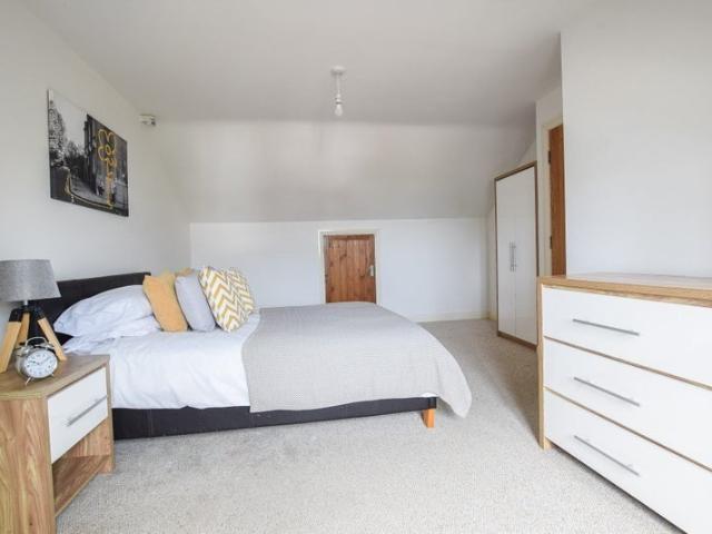Room at Crewe Road, Willaston