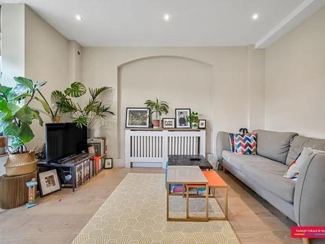 Apartment at Cricklewood Broadway, London