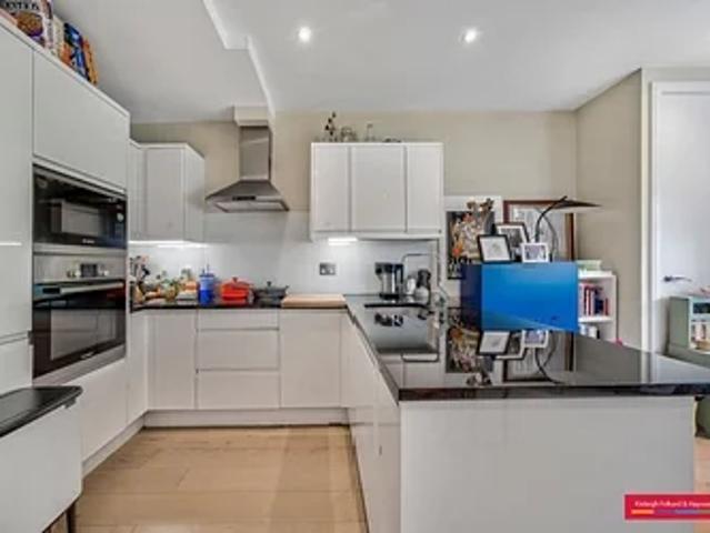 Apartment at Cricklewood Broadway, London