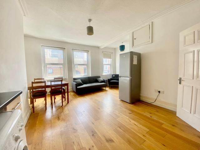 Apartment at Cricklewood Lane, Greater London