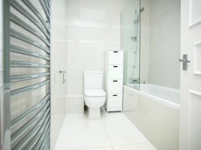 Apartment at Crookham Road, Greater London