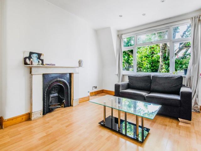 Apartment at Crookham Road, Greater London