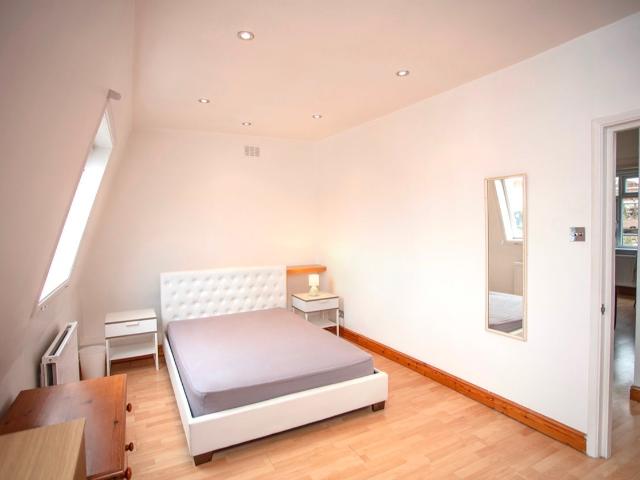 Apartment at Crookham Road, Greater London