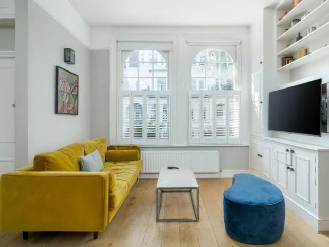 Apartment at Crookham Road, Greater London