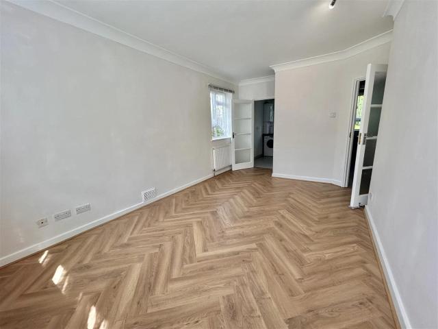 Apartment at Cromie Close, Greater London