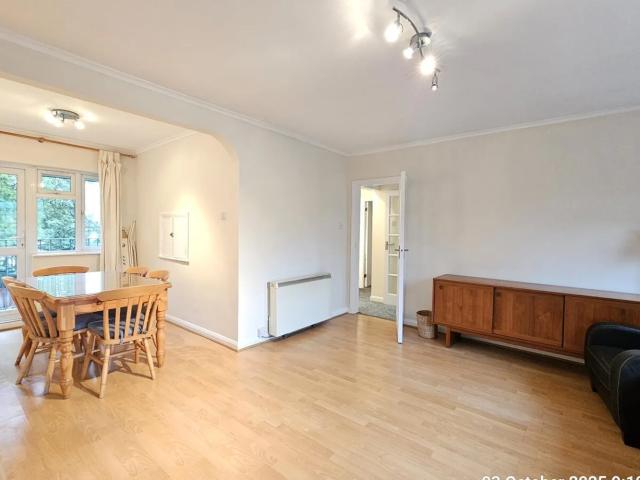Apartment at Cromwell Close, Greater London