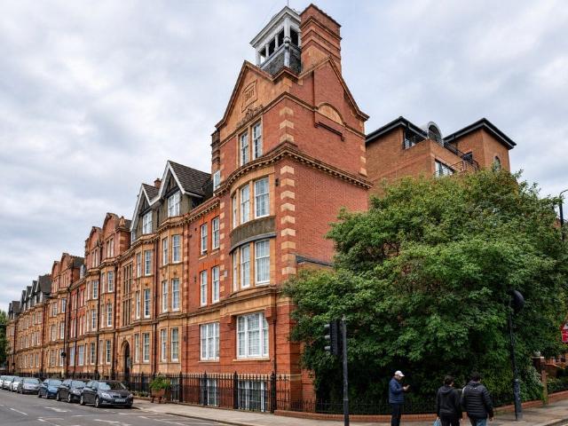 Apartment at Cromwell Crescent, Greater London