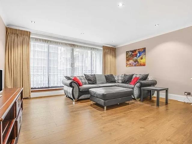Apartment at Cromwell Crescent, Greater London