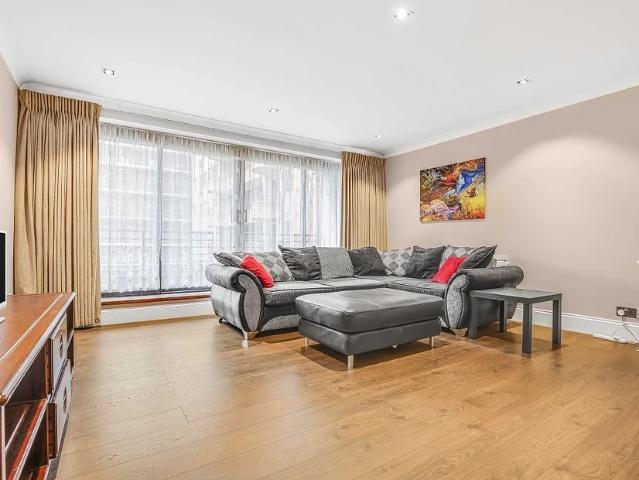 Apartment at Cromwell Crescent, Greater London