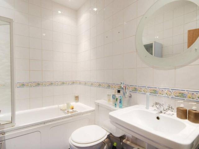 Apartment at Cromwell Crescent, Greater London