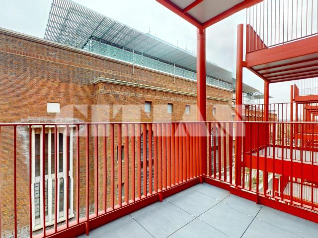 Apartment at Cromwell Avenue, Greater London
