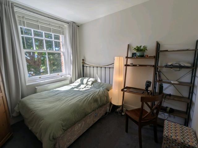 Apartment at Cromwell Avenue, Greater London