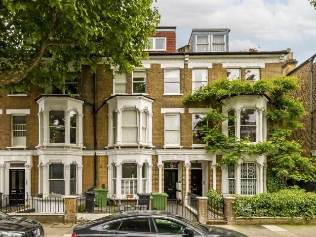 Apartment at Cromwell Grove, Greater London
