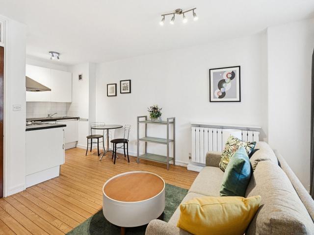 Apartment at Cromwell Road, Greater London