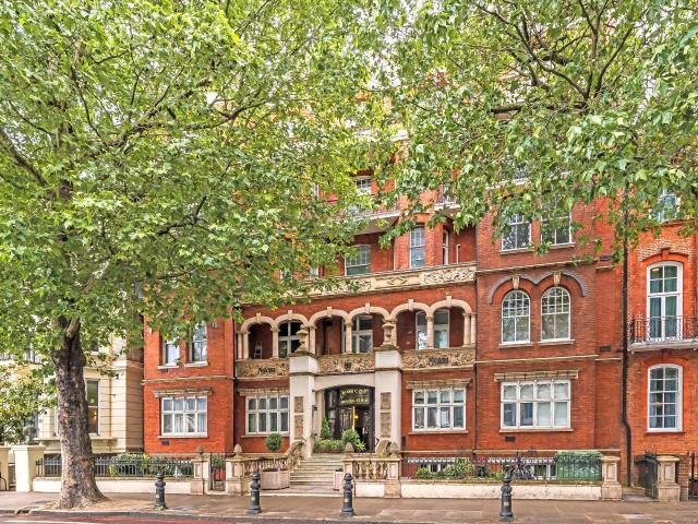 Apartment at Cromwell Road, Greater London