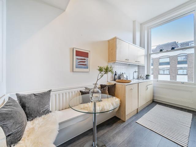 Apartment at Cromwell Road, Greater London