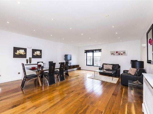 Apartment at Cromwell Road, Greater London