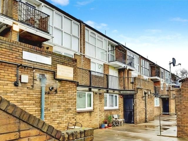 Apartment at Crosby Walk, Greater London