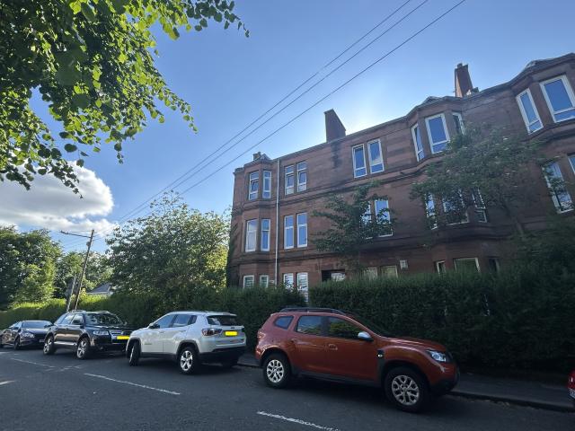Apartment at Crosbie Lane, Glasgow