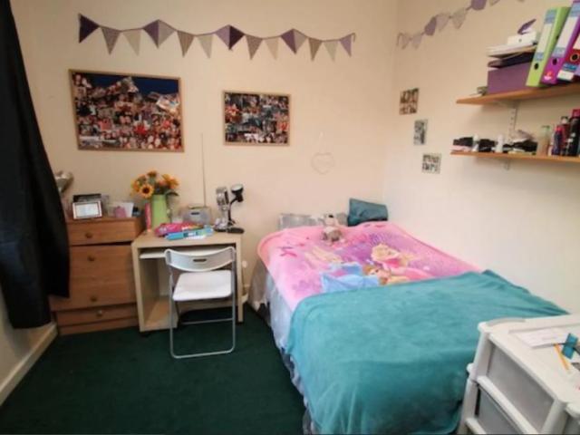 Apartment at Cross Cliff Road, Leeds