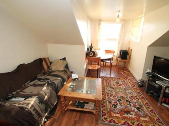 Apartment at Cross Cliff Road, Leeds