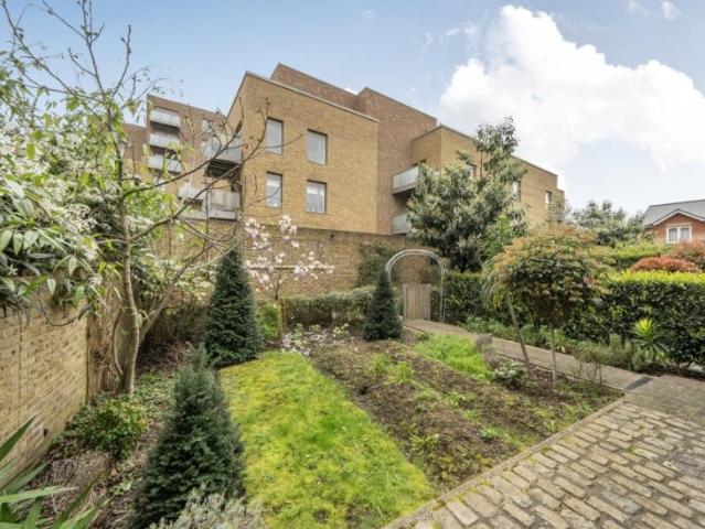 Apartment at Cross Lane, Greater London