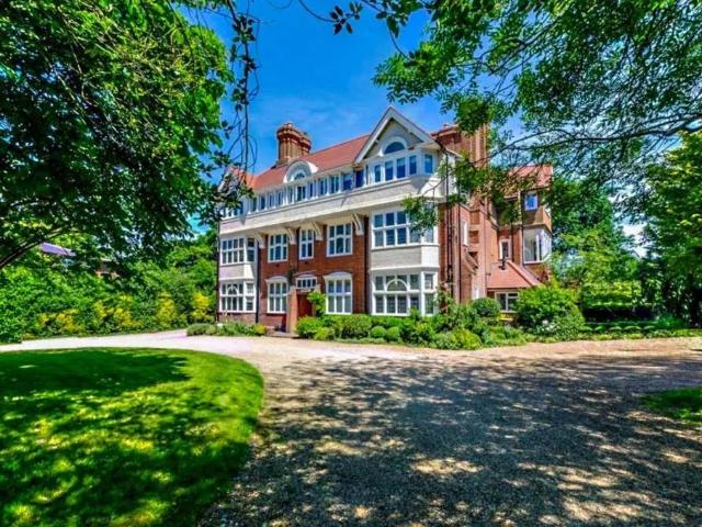 Apartment at Cross Lanes, Guildford