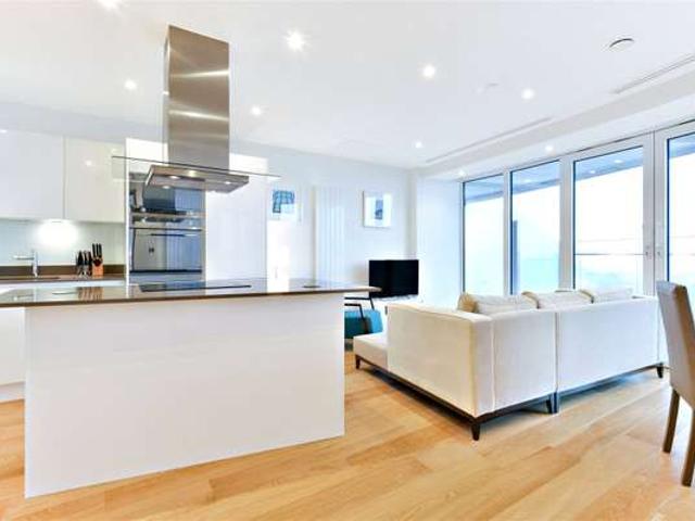 Apartment at Crossharbour Plaza, Greater London