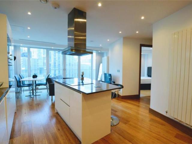 Apartment at Crossharbour Plaza, Greater London