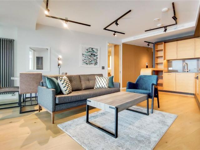 Apartment at Crossharbour Plaza, Greater London