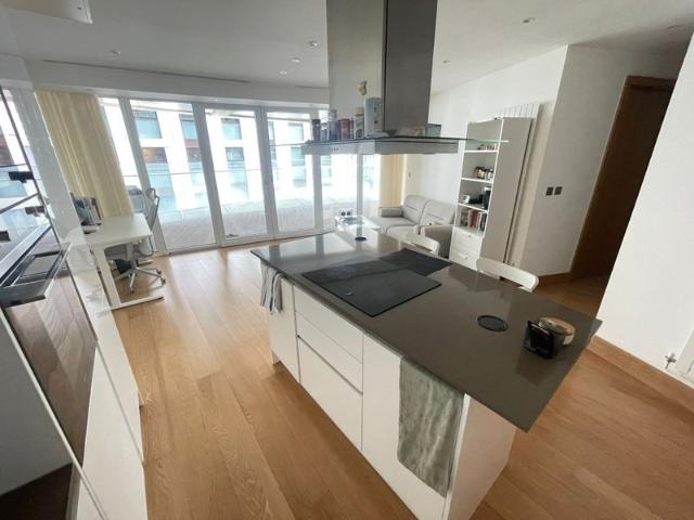 Apartment at Crossharbour Plaza, Greater London