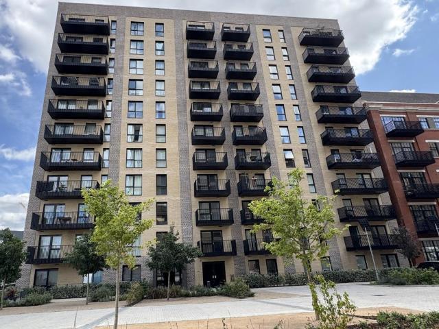 Apartment at CROWLAND AVENUE, London