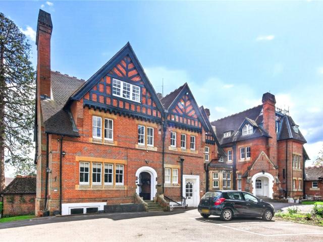 Apartment at Crowthorne Road, Sandhurst