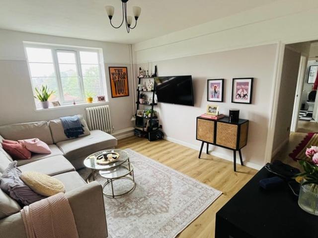 Apartment at Croydon Road, Greater London