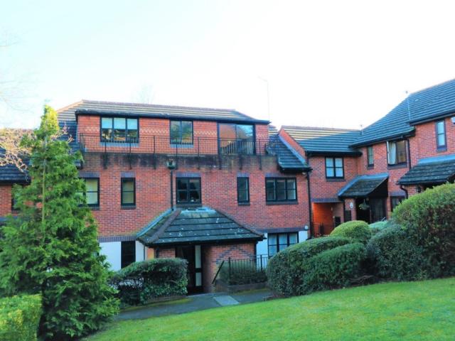 Apartment at Cuthbert Gardens, Greater London