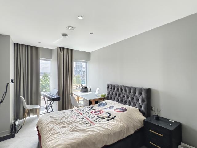 Apartment at Cutter Lane, Greater London