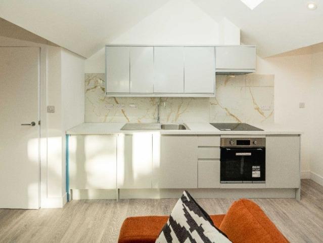 Apartment at Cuckoo Hall Lane, Greater London