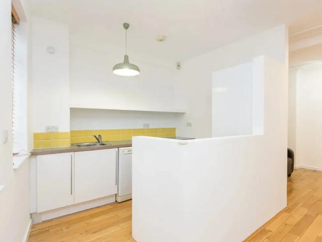 Apartment at Culworth Street, City of Westminster