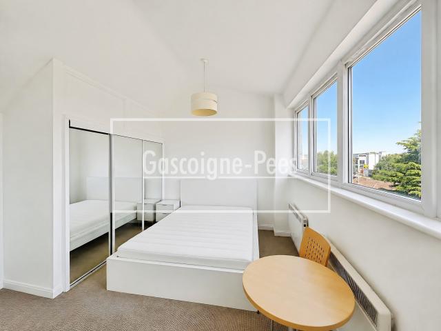 Apartment at Cumberland Avenue, Slough
