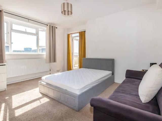 Apartment at Cumberland House, Greater London
