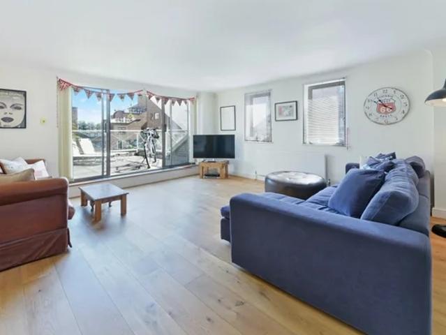 Apartment at Cumberland Mills Square, Greater London