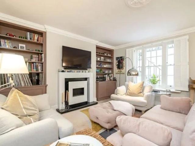 Apartment at Cumberland Street, City of Westminster