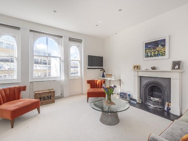 Apartment at Cumberland Street, City of Westminster