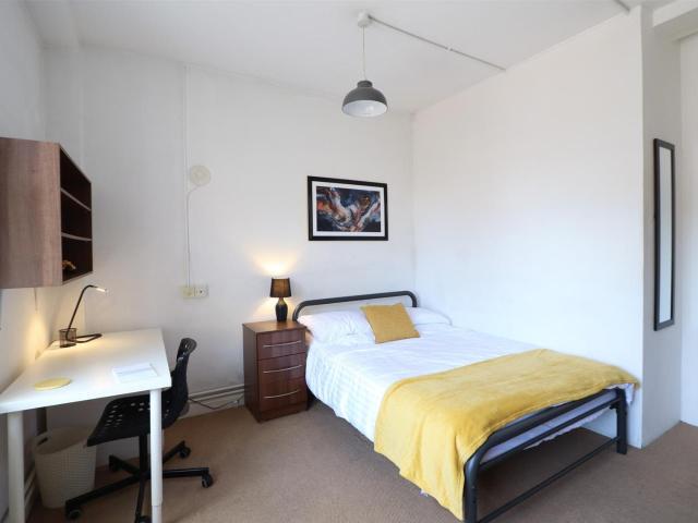 Apartment at Cumberland Street, Bristol
