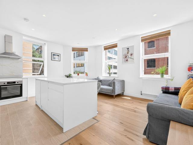 Apartment at Curlew Street, Greater London