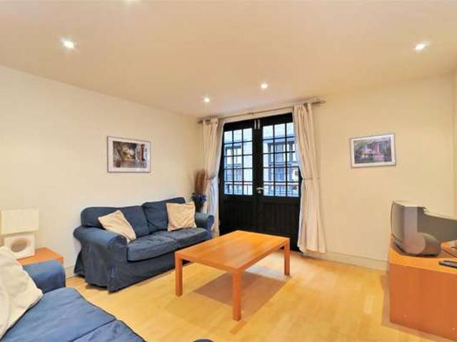 Apartment at Curlew Street, Greater London